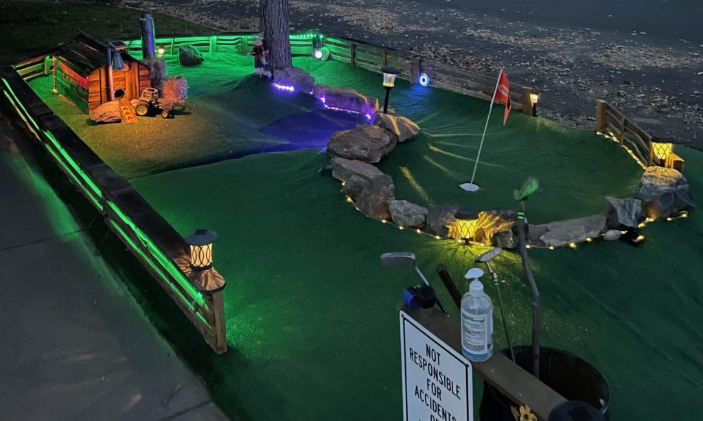 Lightning Mini Golf – Putt putt between the sidewalk and the street for ...